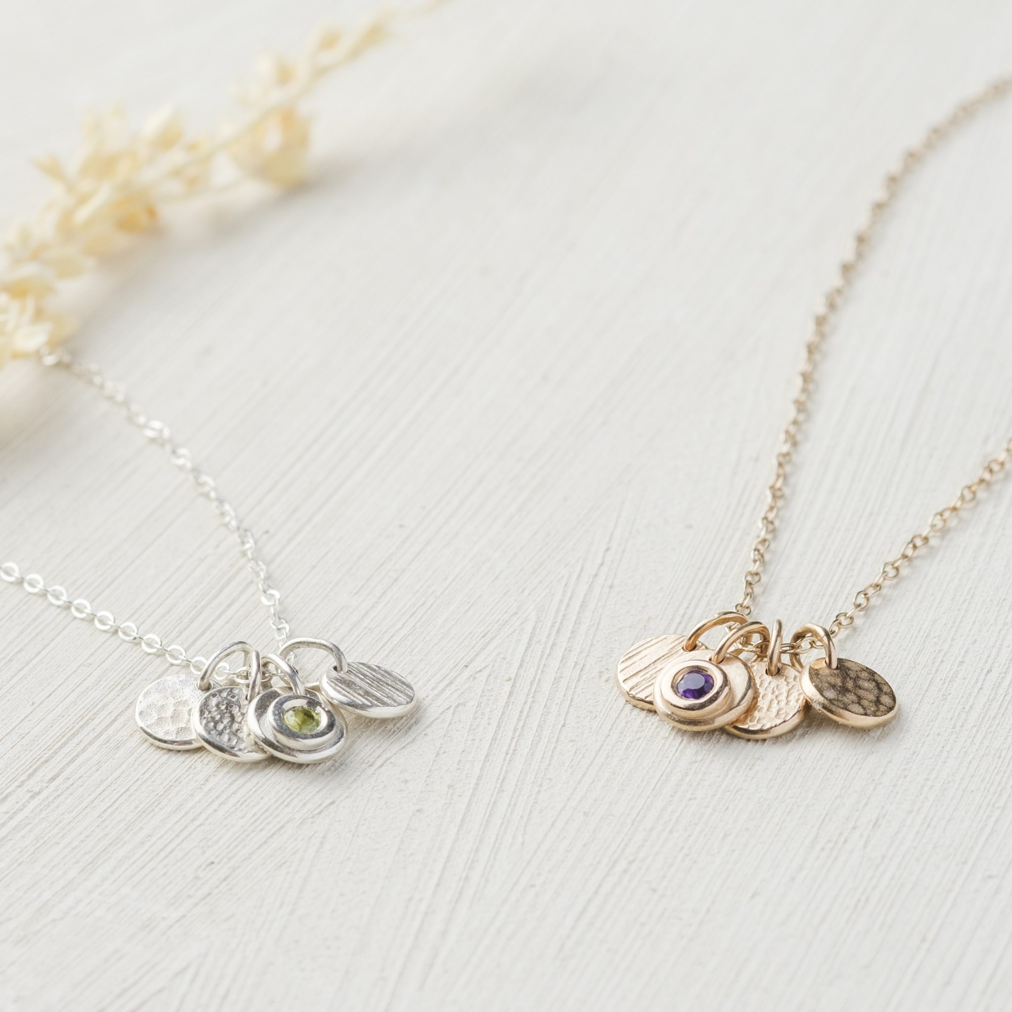 Les Bijoux du Cycle : Un lot de 4 bijoux à additionner au fil du mois